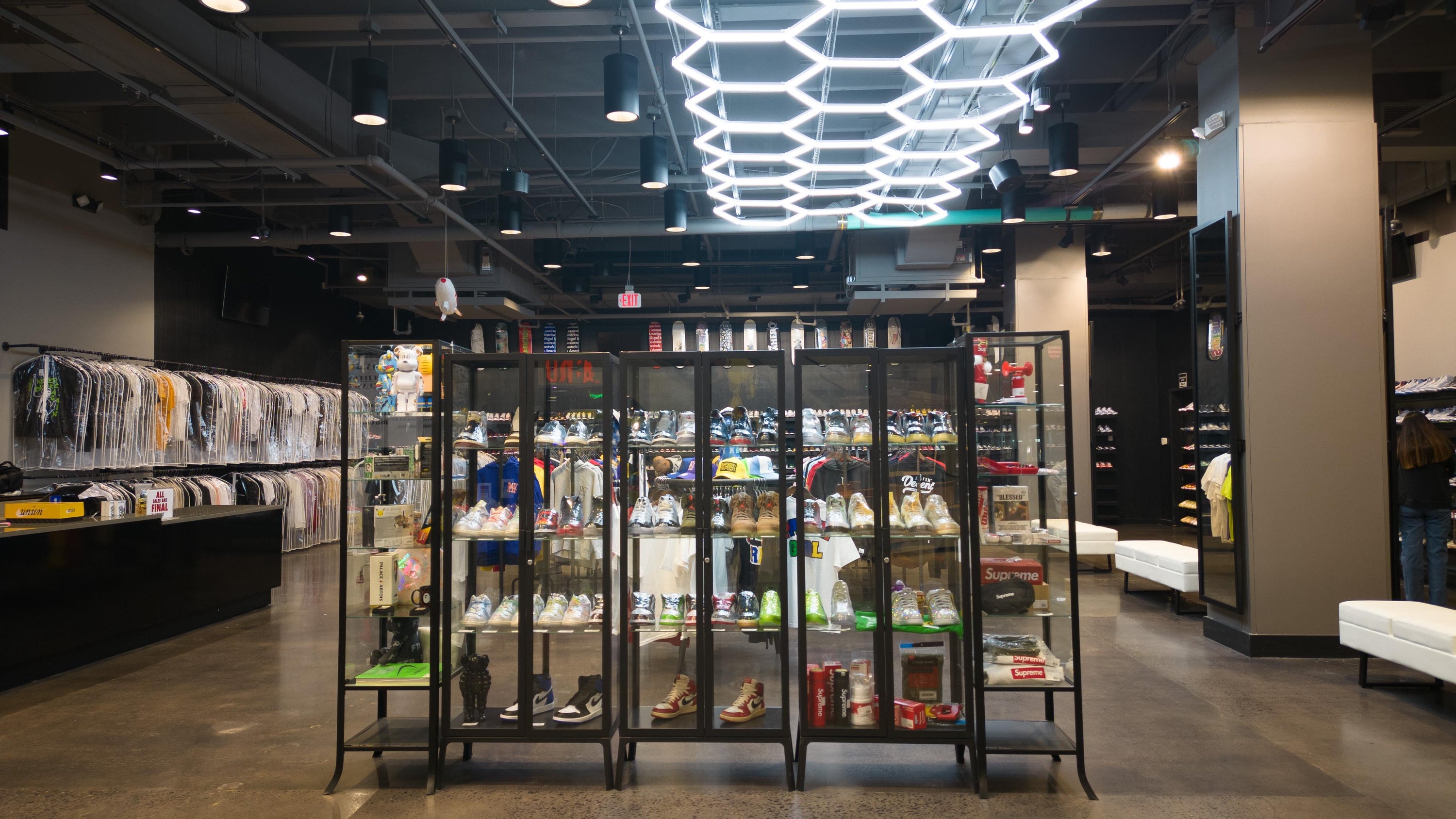 Notorious Lifestyle - Sneaker and Streetwear Boutique